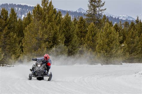 Polaris Switchback Assault 9r 2025 Review And Test Ride Snowmobile Passion