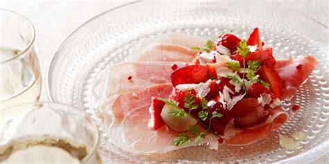 イチゴとぶどうのマリネ・生ハムの前菜【熟成ワインビネガー 赤（ぶどう酢赤）】 アサヤ食品株式会社