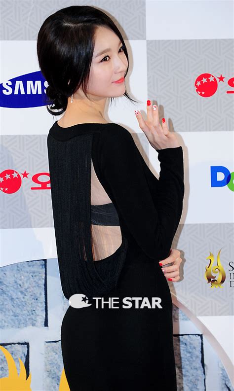 포토 다비치 강민경 올블랙으로 멋냈어요 Pickcon