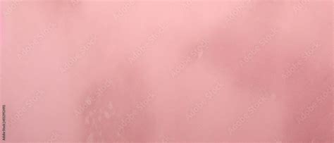 균열과 긁힌 자국이 있는 칠해진 오래된 그런지 얼룩진 흐릿한 분홍색 그루지 질감 분홍색 잉크 효과 분홍색 수채색 배경