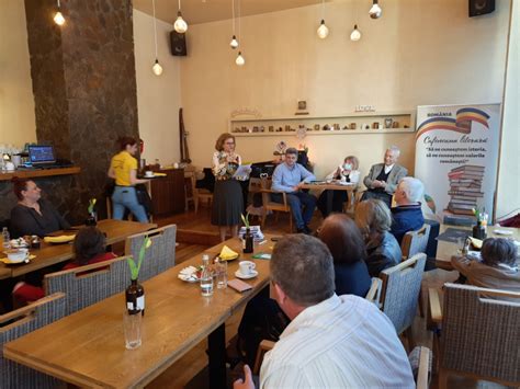 Eurodeputata Maria Grapini a organizat Cafeneaua literară cu patru