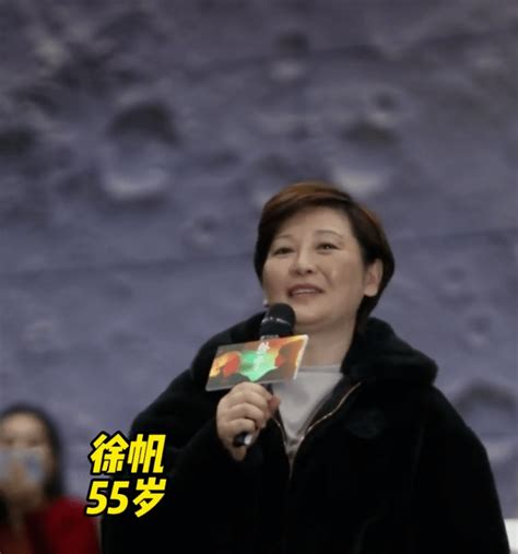 冯小刚携妻女现身破移民谣言白癜风多年徐帆不离弃结婚24年她无视绯闻只付出电影网友徐朵