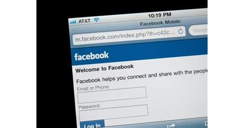 Жените са по пристрастени към Фейсбук от мъжете