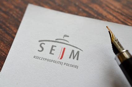 Sejm przyjął ustawę wdrażającą przepisy o sprawozdawczości