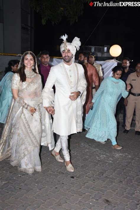 Alia Bhatt Ranbir Kapoor Wedding First Pics Alia Ranbir Ties The Knot