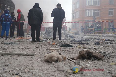 Наслідки влучання ракети по будинку в Одесі фоторепортаж Читайте на Ukr Net