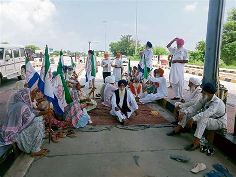 Residents Protest As Repair Work On National Highway Service Lane