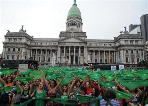 Falacias Y Argumentación Jurídica En La Discusión Sobre El Aborto