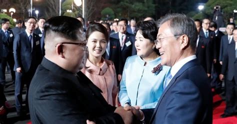 靑 가을 남북정상회담 평양에서만 열린다는 법 없어