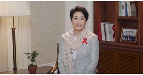 Пън Лиюен изрази надежда болните от СПИН деца да растат щастливи 24 Здраве