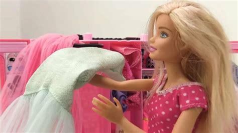Видео для девочек Барби упала со стула Игры для девочек с куклами Смотреть онлайн в поиске