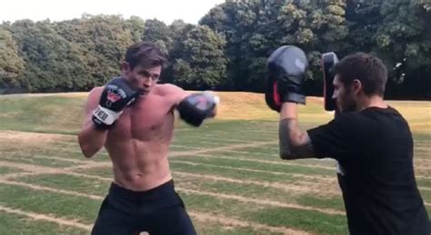 Watch Chris Hemsworths Abs Are Everything As He Trains Shirtless Gaybuzzer