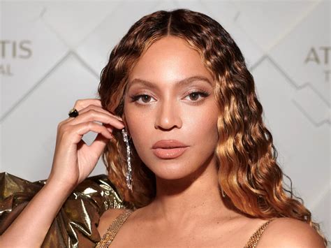 Beyoncés Sheer Oscars After Party Gown With Nipple Pasties