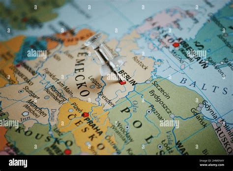 Gros Plan Dune Carte Du Monde Avec épingler Sur Un Berlin Photo Stock