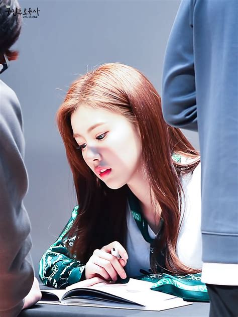 Izone에 있는 Avery님의 핀 사쿠라 아이돌