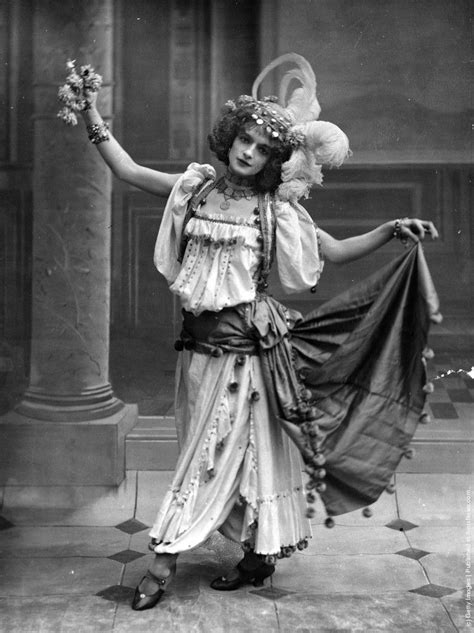 Cabaret Dancers 19001930 Cabaret Vintage Photos Vintage Photos Women