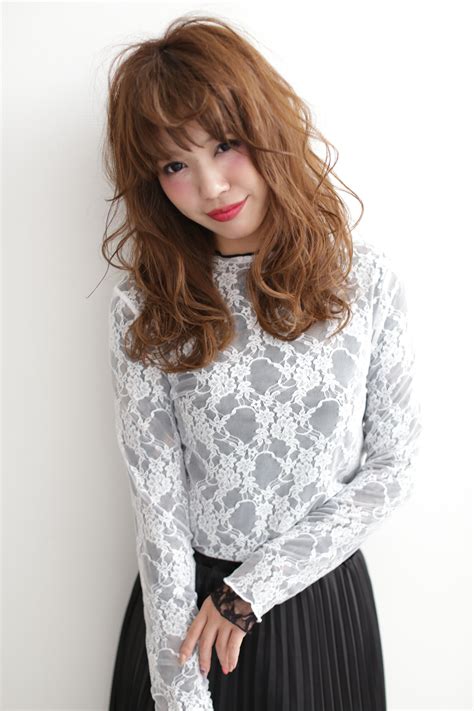 セクシー度がアップする♡モテ髪の定番ロングヘアのスタイル特集｜ホットペッパービューティーマガジン