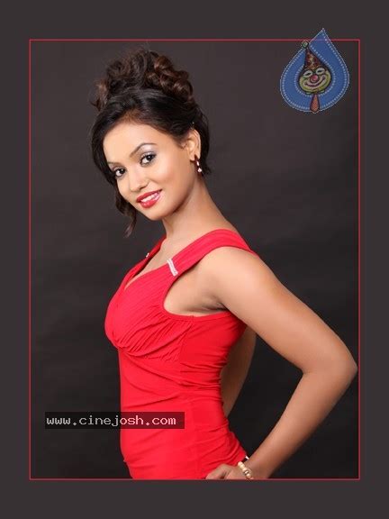 Arshia Stills Photo 15 Of 33