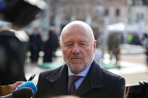 Няма да пращаме кораби в Червено море каза министърът на отбраната Тодор Тагарев ШУМ БГ