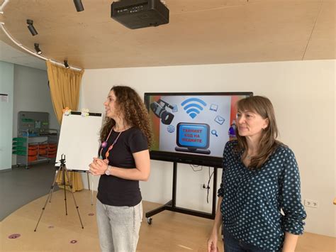 Моето Дете Внимание Деца в дигиталното море Как да ги предпазим от кукичките които дебнат