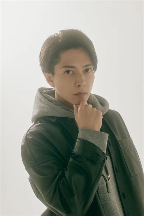 山下智久、美しい横顔「神の雫drops Of God」インタビュー撮り下ろしカット：フォトギャラリー｜シネマトゥデイ