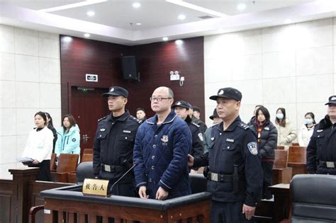 非法收受财物1547万余元！中国铁路南宁局集团有限公司原副总经理黄玮获刑十年半职务所得受贿罪