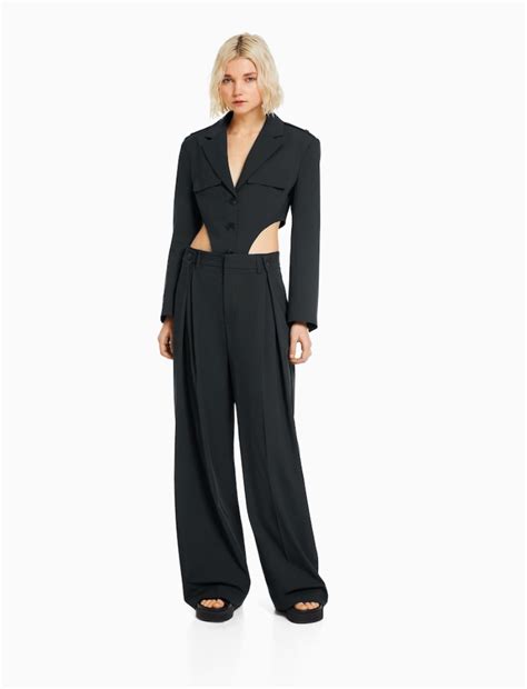 Žensko Odijelo Iz Bershke Hit Je Na Društvenim Mrežama