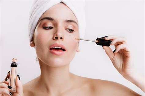 The Right Way To Conceal Your Zits According To Makeup Artists Fabfitfun