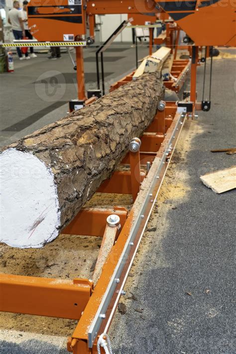 Automated Log Splitting Machine Longitudinal Wood Cutting Machine
