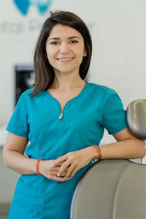 Dr Monica Bratu Medic Stomatolog Specialist Estetica Si Protetica Dentara Computerizata