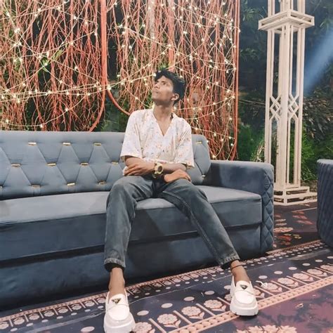 Niraj Kumar (@proper_niraj) • Threads, Say more