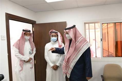 محافظ حفر الباطن يتفقد أعمال لجنة القبائل النازحة