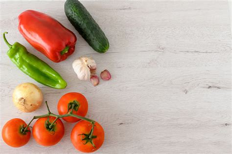 복사 공간이있는 다양한 야채 토마토 고추 오이 마늘 및 양파의 배경 0명에 대한 스톡 사진 및 기타 이미지 0명 건강한