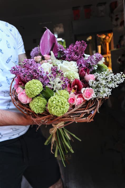 Buchet Liliac Avangard Antonia Deluxe Flowers