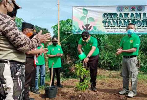 Mas Fauzi Tanam Pohon Alpukat Di Gerakan Ldii Tanam Pohon Radarcom Id