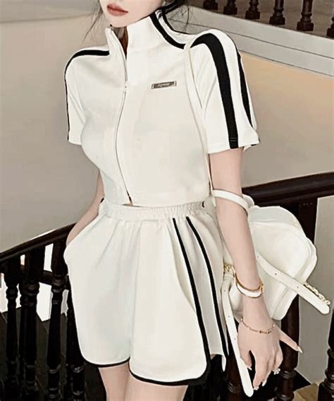 트랙set가격 크롭집업 반바지세트 투피스 봄옷 트레이닝세트 단가라 반팔자켓 숏팬츠 셋업 스트라이프 운동복 휴가 여름옷 휴양지 트레이닝 여름세트 반팔자켓 흰티 크롭반팔티