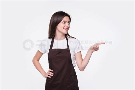 年轻高清图片年轻漂亮的女人戴着干净的手套，指着旁边产品实拍免费下载格式编号51371248 千图网