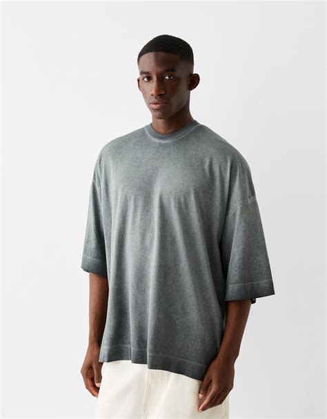 Kaus Lengan Pendek Boxy Fit Pudar Pria Bershka