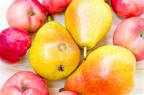 红苹果和梨子的背景红色食物水果高清图片下载 正版图片322117096 摄图网