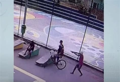 Sbt Tv Homem é Morto Ao Ser Alvejado Com Tiros Nas Costas Em Quadra
