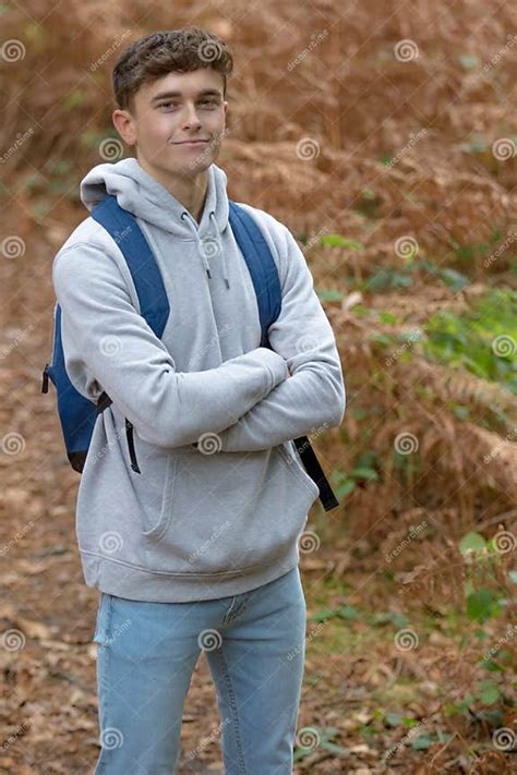 Adolescent De 18 Ans Dehors Photo Stock Image Du Homme Jeune 106866602