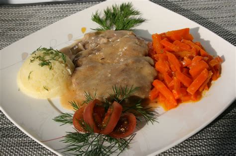 Karkówka w sosie paprykowym przepis PrzyslijPrzepis pl
