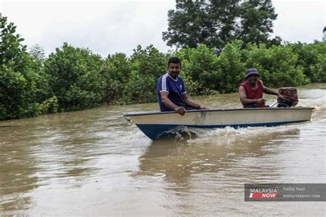 Floods Swamp Johor Malaysianow