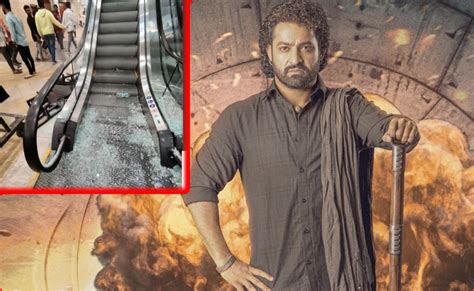 Devara Pre Release Event దేవర అభిమానులపై పోలీసుల లాఠీ ఛార్జ్