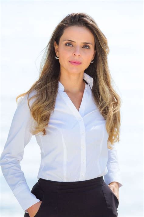 Pin By 裕一 On クイック保存 Headshots Women Corporate Headshots Women