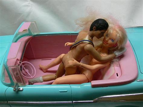 Studiu tot mai mulţi şoferi fac sex la volan