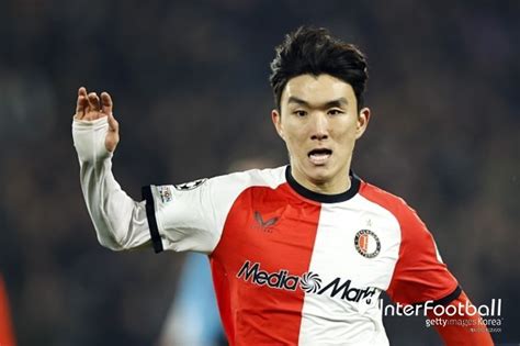 Ucl 리뷰 16강 불씨 살렸다 황인범 75분 페예노르트 홈에서 스파르타 프라하에 4 2 승리
