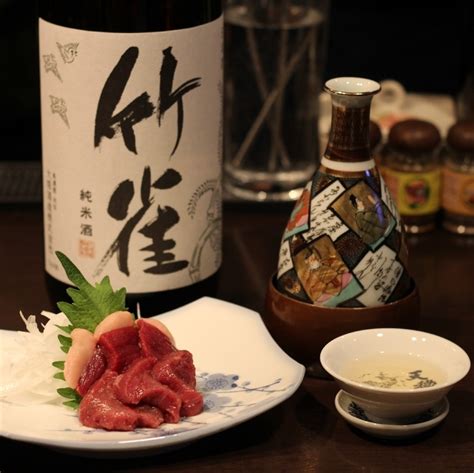 夏なのに熱燗？！ 暑い夏にこそ飲むべき「燗酒」のすすめ │ ヒトサラマガジン