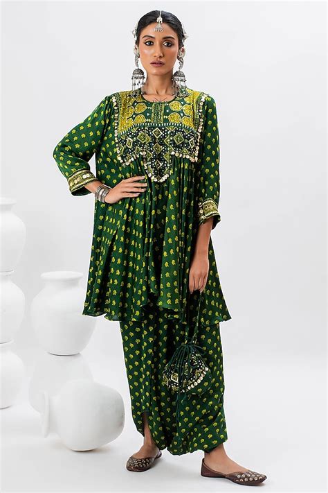 Emerald Green Satin Hand Embroidered Tunic Set By Prahnaaya At Pernias