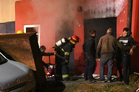 Voraz Incendio Con Pérdidas Totales En Una Casa Canal Verte